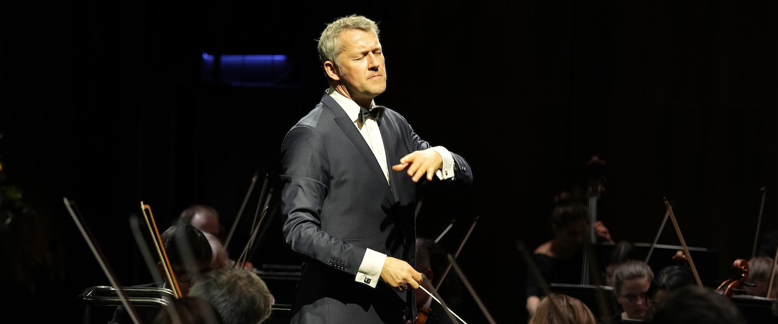 Aufbruch Bruckner – Fotos & Resonanz - Dirigent Markus Poschner